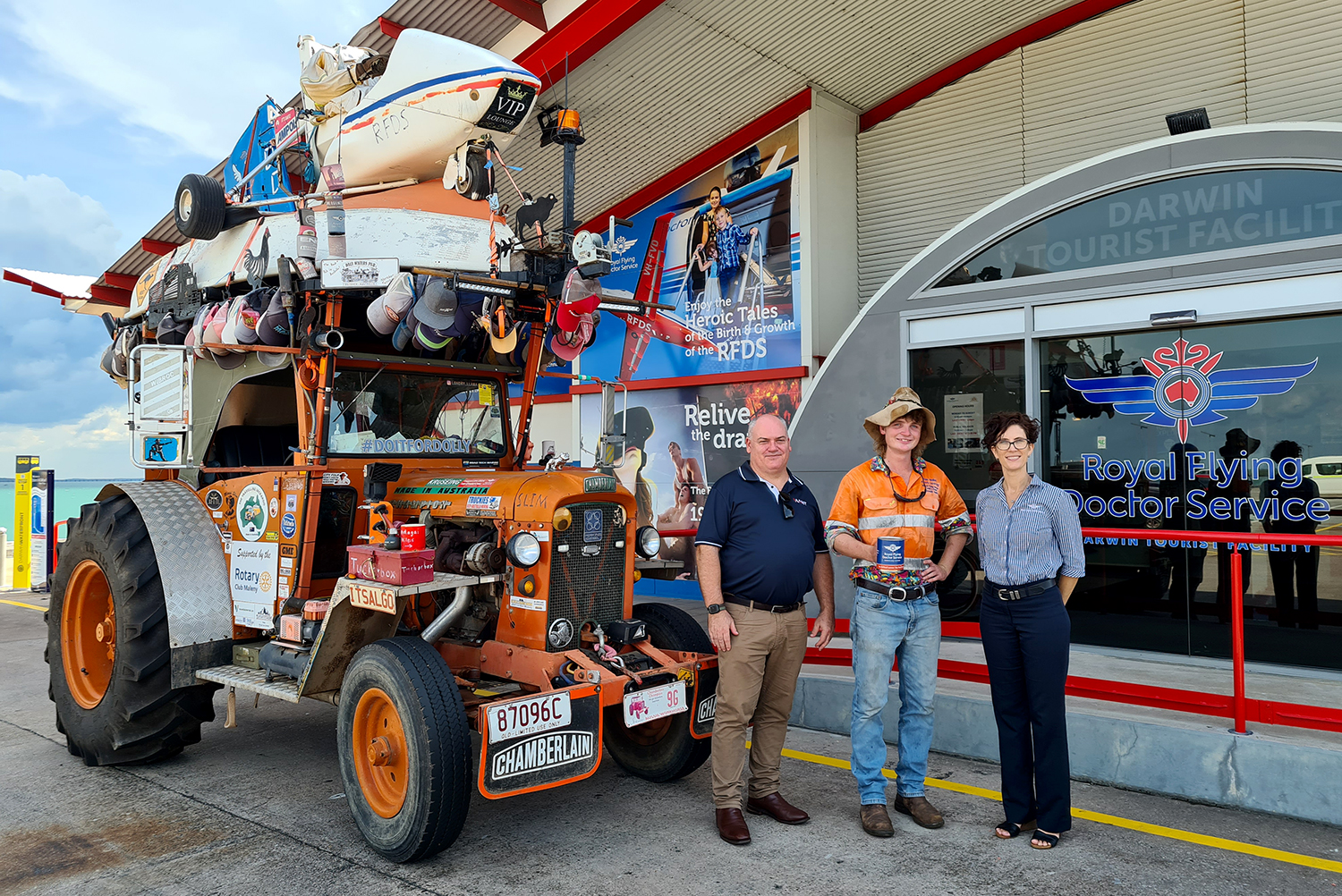AANT & Sam the Travelling Jackeroo raise $10,575 for RFDS | AANT